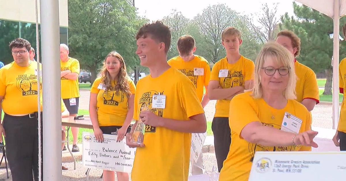 Teen wins best bagger contest - CBS Minnesota