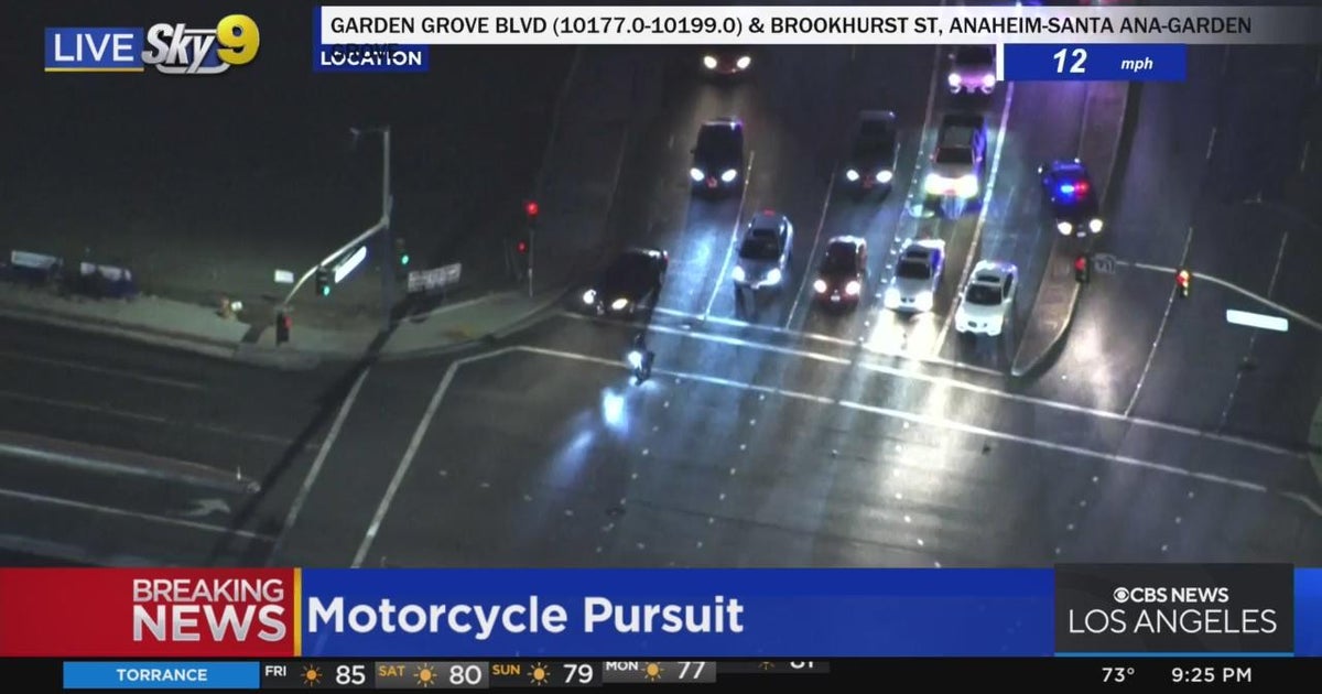 Pursuit suspect speeds past Orange County surface streets - CBS Los Angeles