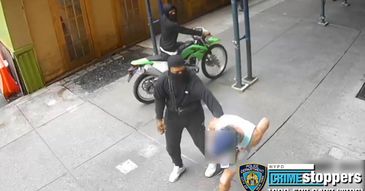 Man robbed of Rolex worth $12K in Chelsea, police say - CBS New York