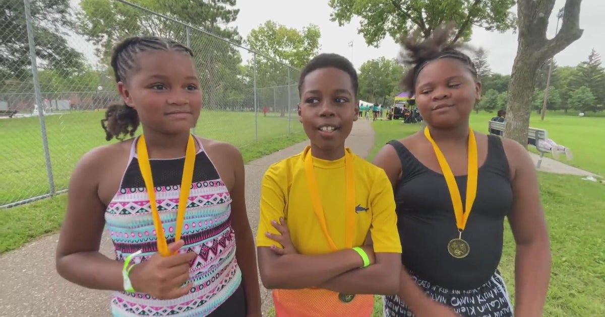 Young athletes compete in triathlon in north Minneapolis - CBS Minnesota