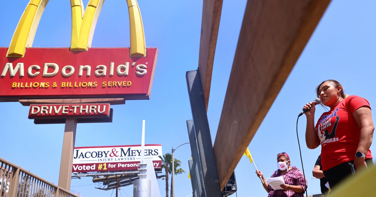 California lawmakers approve landmark fast food workers bill - CBS Los ...