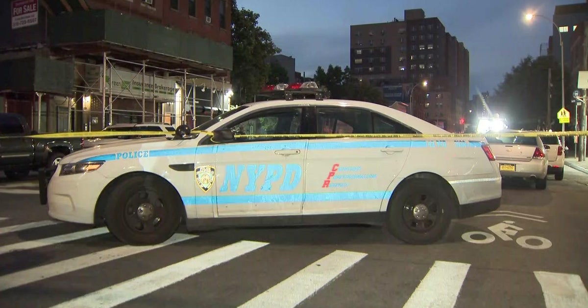 NYPD: Detectives open fire on robbery suspects outside Bronx deli - CBS ...