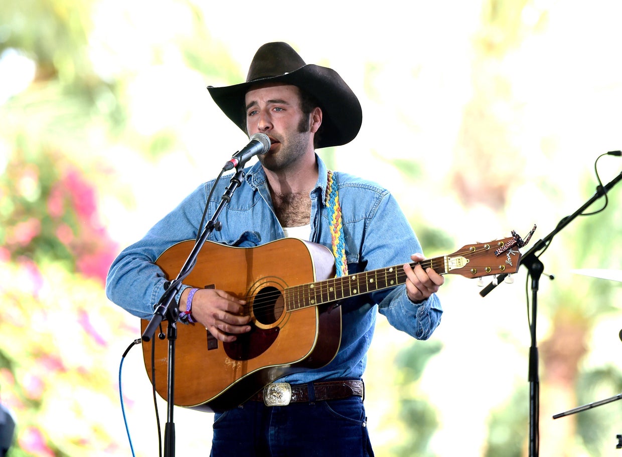Luke Bell, country music singer, dies at age 32 - CBS News