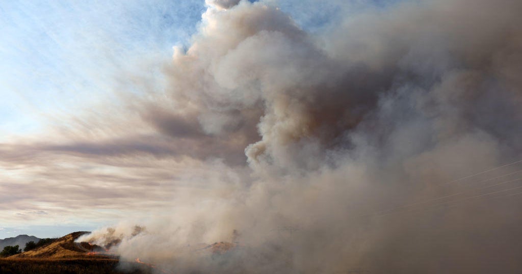 Smoke advisory issued due to Route Fire burning in Castaic - CBS Los ...