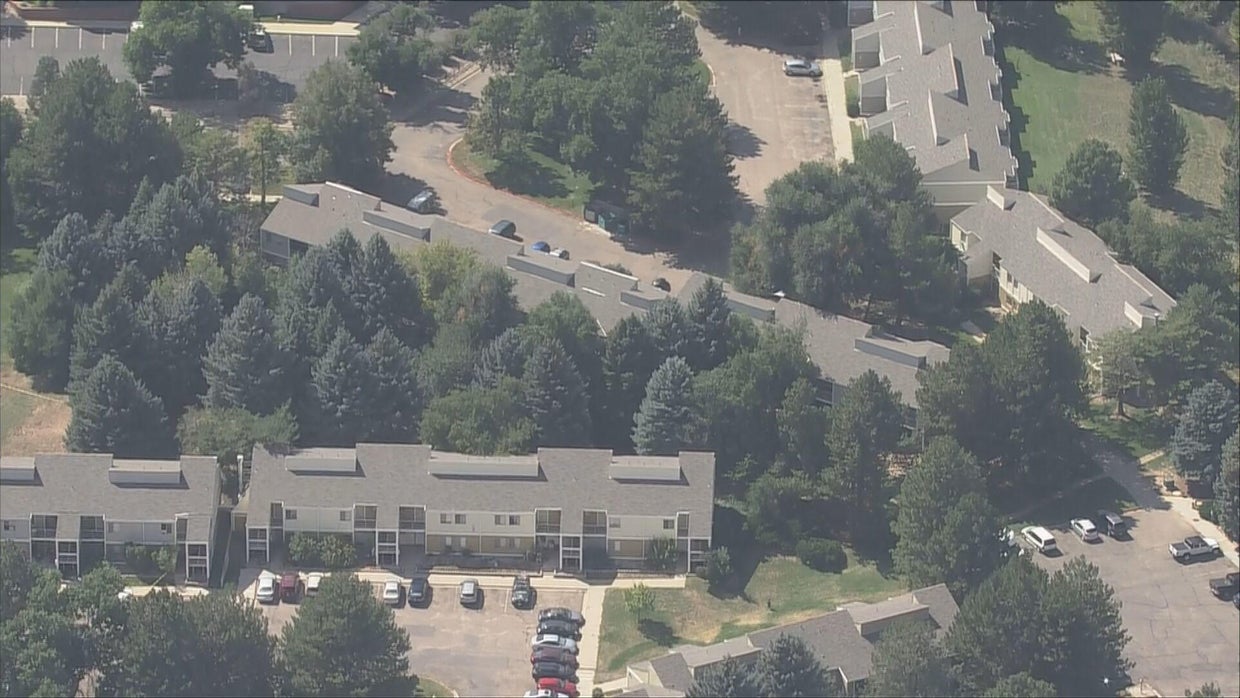 Suspect tries to escape officers by jumping from balcony in Fort ...