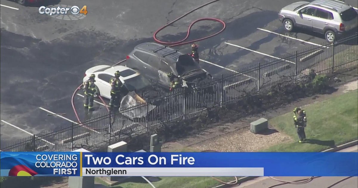 Shrub fire spreads to vehicles in apartment complex parking lot - CBS ...