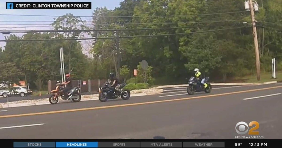 Motorcyclists wanted in possible road rage attack - CBS New York
