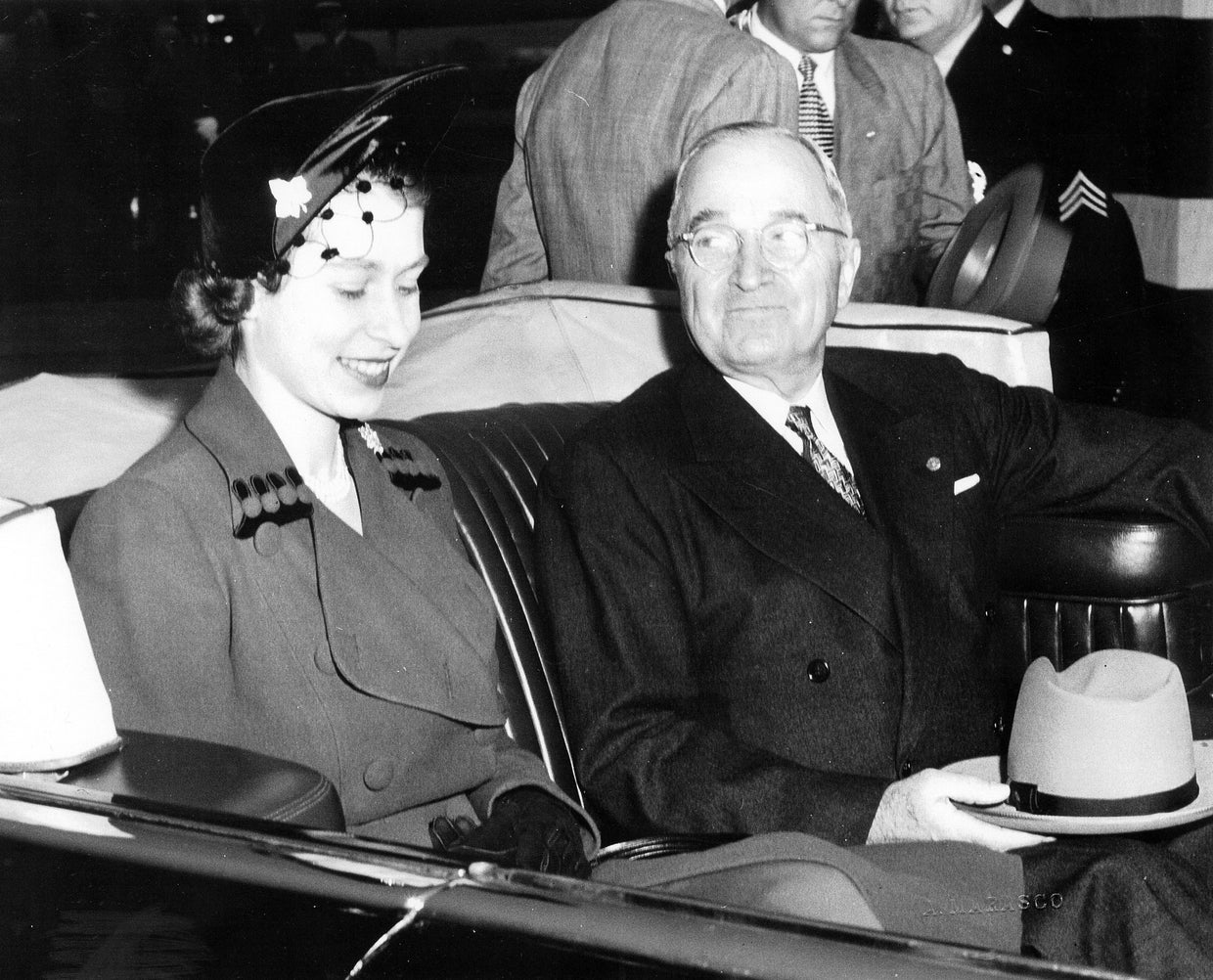 Queen Elizabeth's storied history of meeting U.S. presidents - CBS News