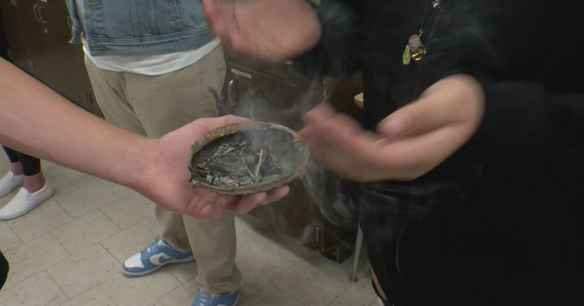 St. Paul schools allow smudging ritual in classrooms - CBS Minnesota