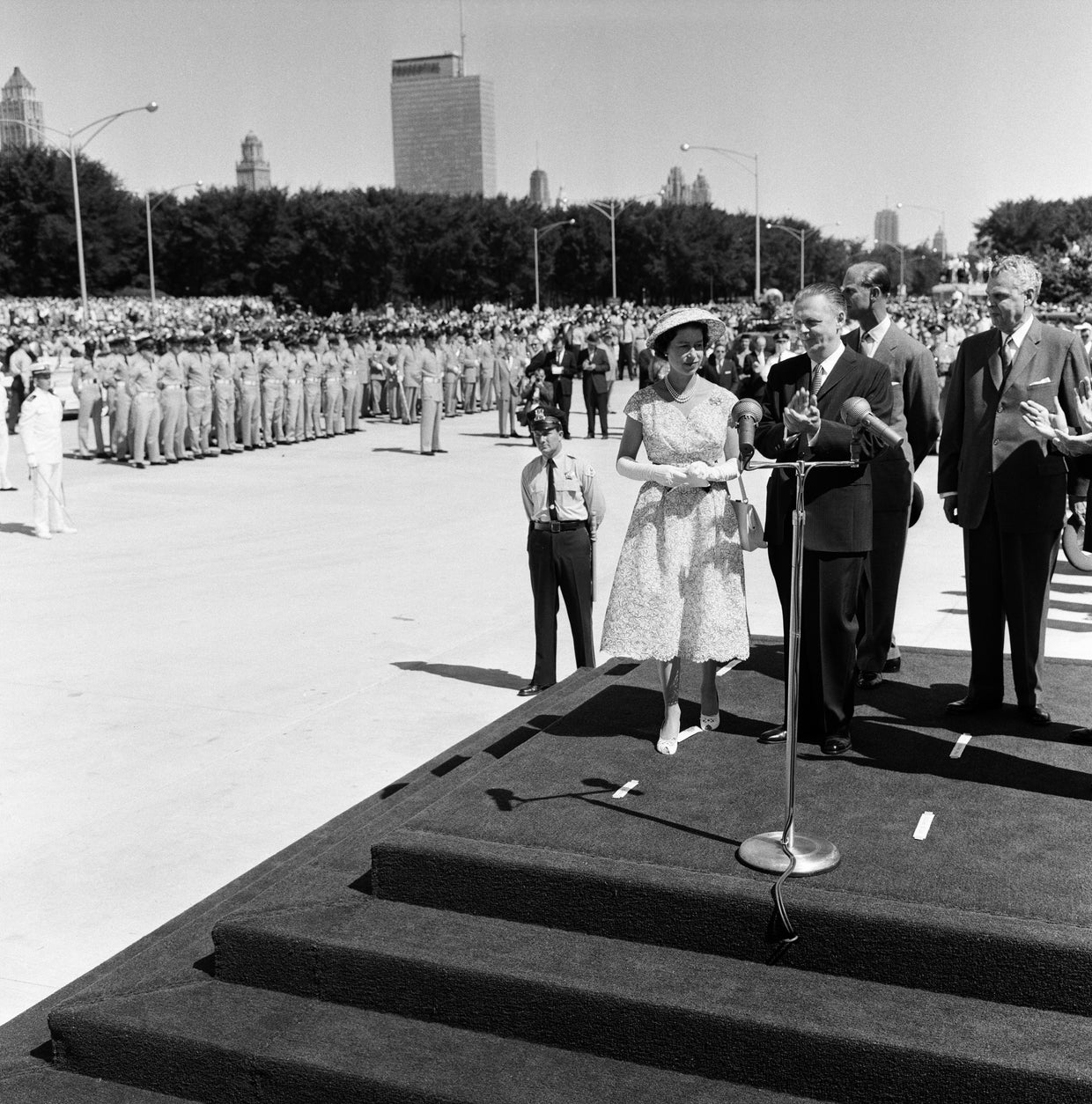 Historian recounts Queen Elizabeth II's 1959 visit to Chicago - CBS Chicago