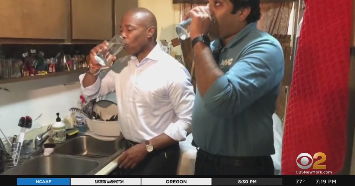 Mayor Adams drinks water at Jacob Riis Houses to reassure residents ...