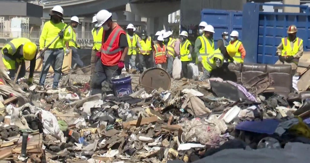Crews step up cleaning operation at Oakland's Wood Street encampment ...