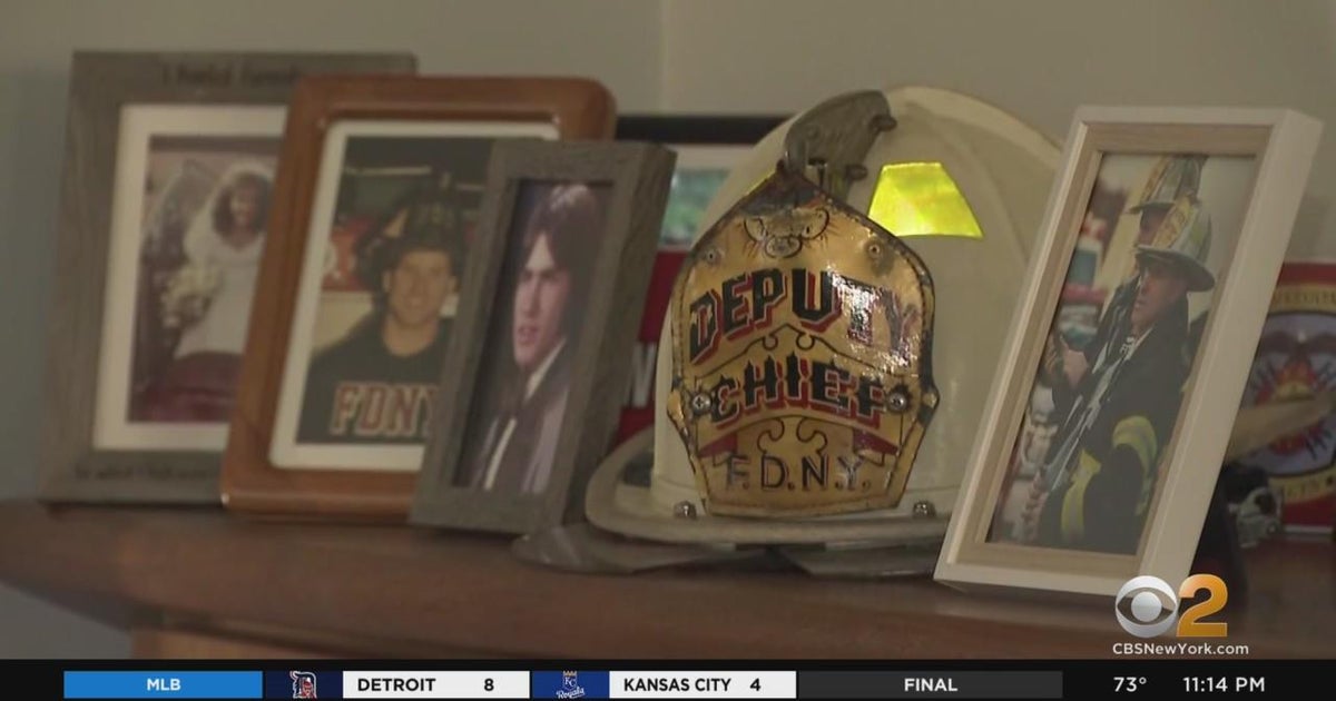 Remembering 9/11 first responder Vincent "Vinny" Mandala - CBS New York