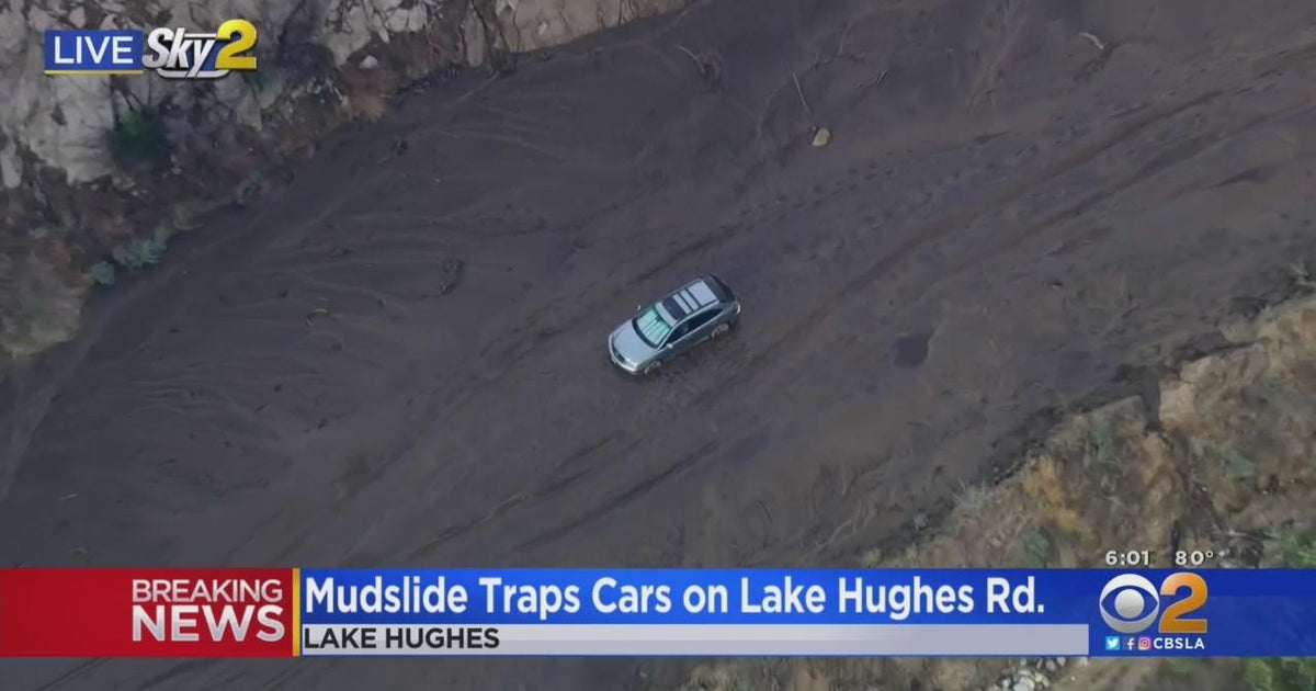 Mudslide traps cars in on Lake Hughes road - CBS Los Angeles