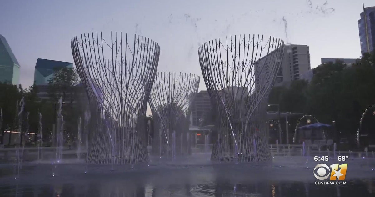 New fountain makes big splash on Klyde Warren Park's 10 year ...