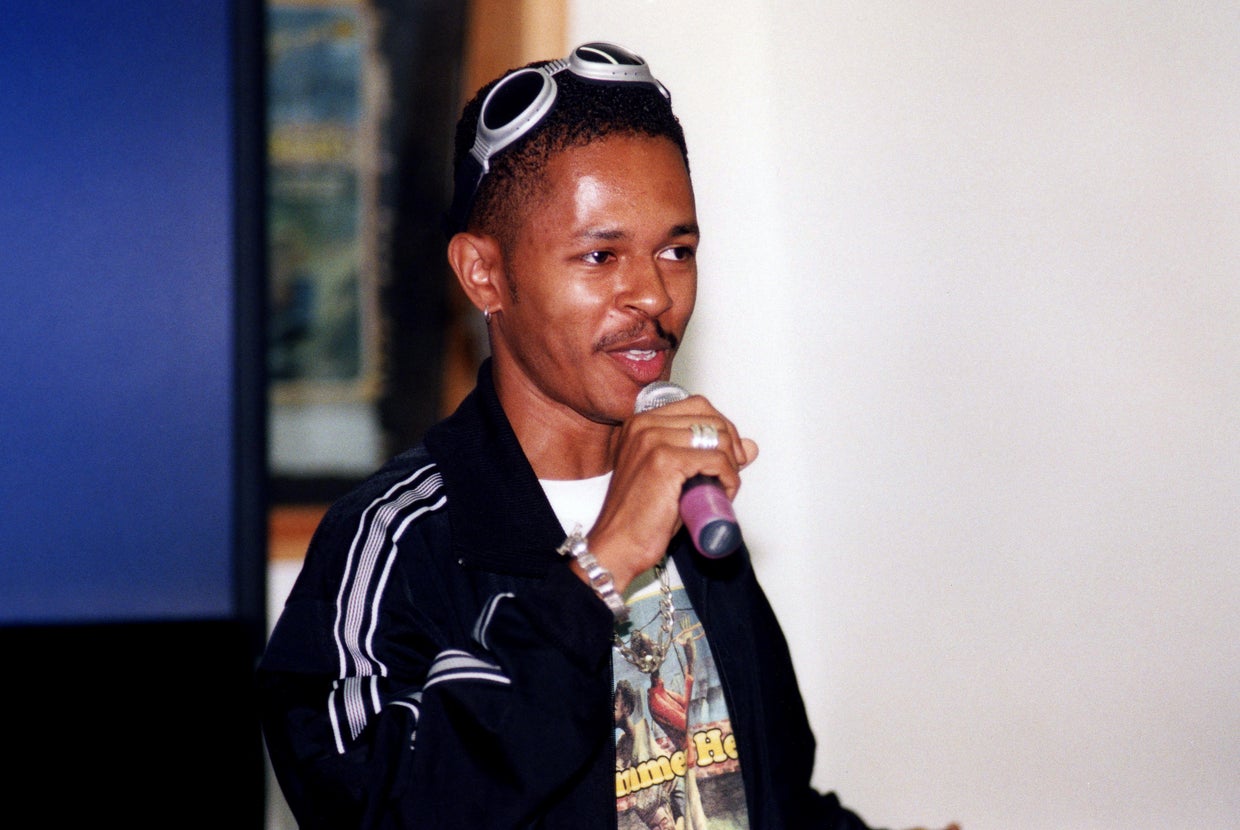 Singer-songwriter Jesse Powell dies at 51, his family confirms - CBS News