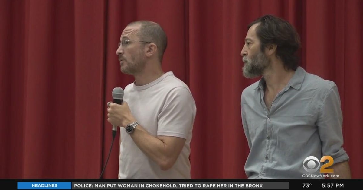 Darren Aronofsky visits his old Coney Island middle school - CBS New York