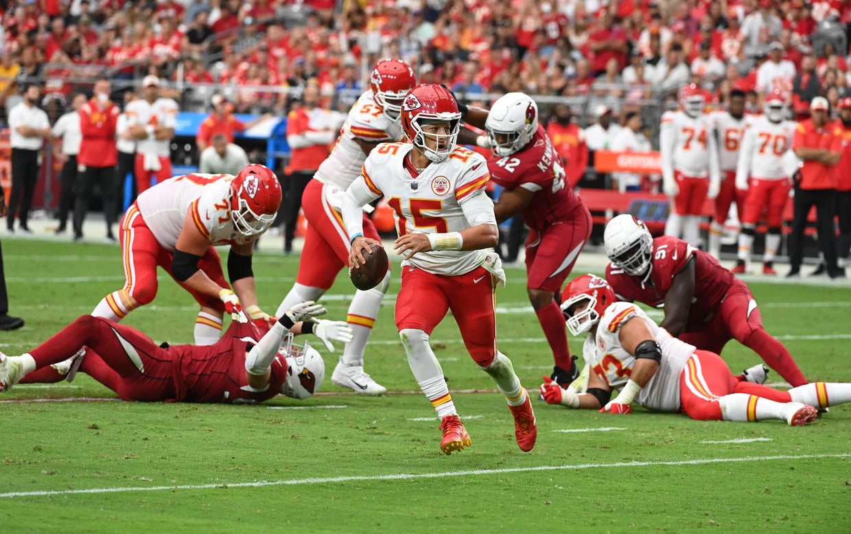 Herbert, Chargers square off vs Mahomes, Chiefs in Kansas City - CBS ...