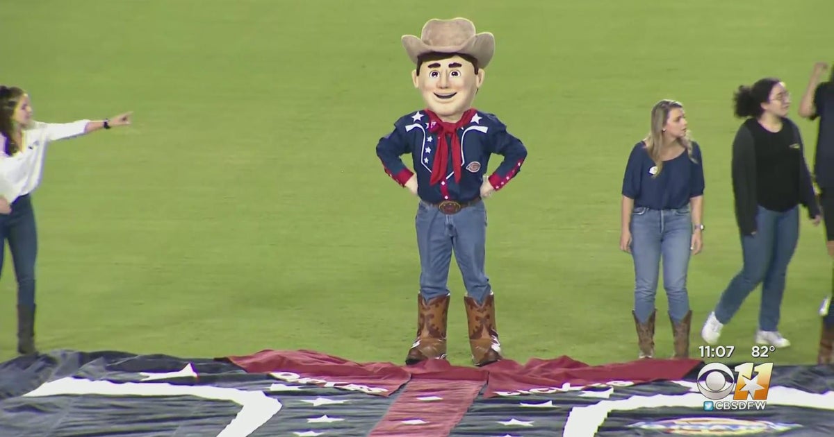 State Fair of Texas organizers unveil Big Tex's new clothes - CBS Texas