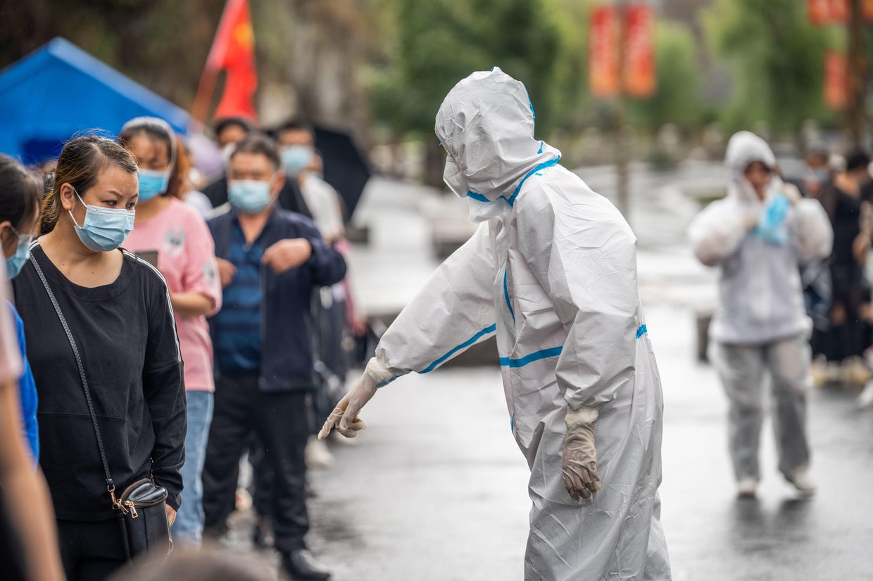 China quarantine bus crashes, killing dozens and prompting fresh outcry ...