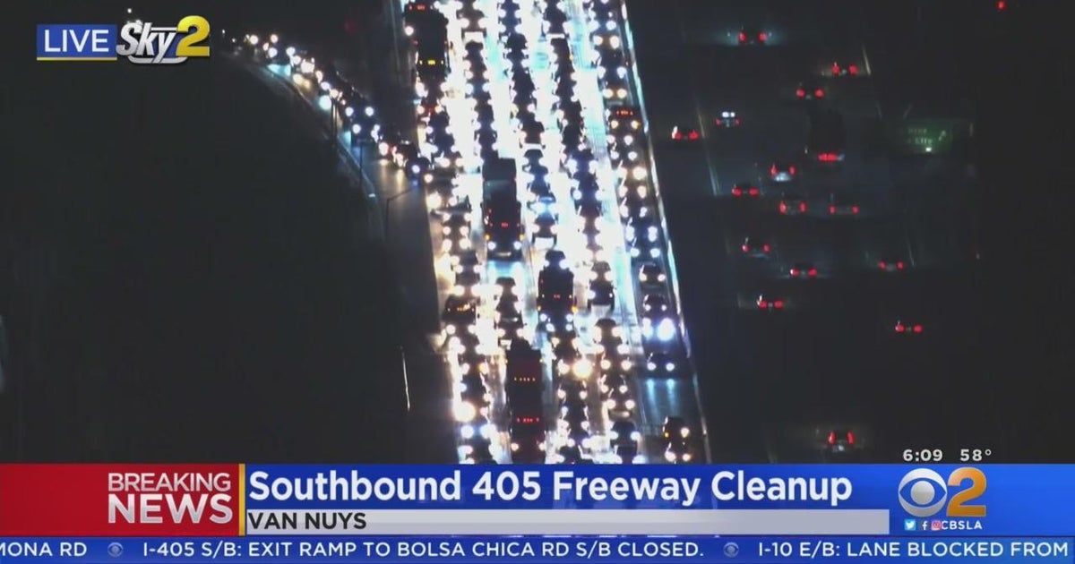 405 Freeway commute snarled after wood pallets spill onto the freeway ...