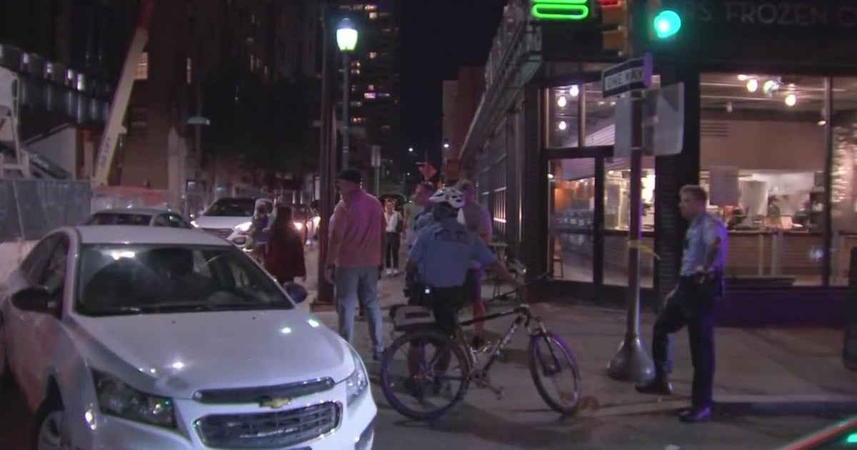 Argument Leads To Shooting Near Center City Shake Shack Cbs Philadelphia