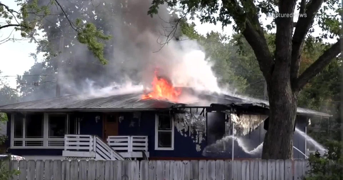 Video shows heavy smoke, flames at home under investigation in Oak ...