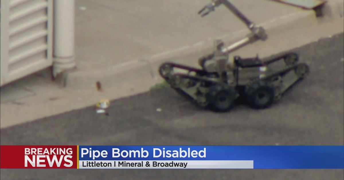 Pipe bomb discovered outside Safeway at Mineral & Broadway - CBS Colorado
