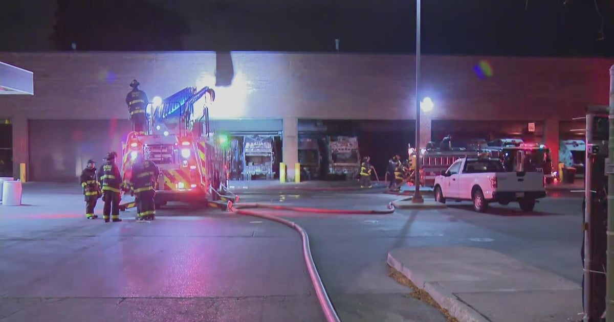 At least 2 garbage trucks burned at Streets and Sanitation service ...