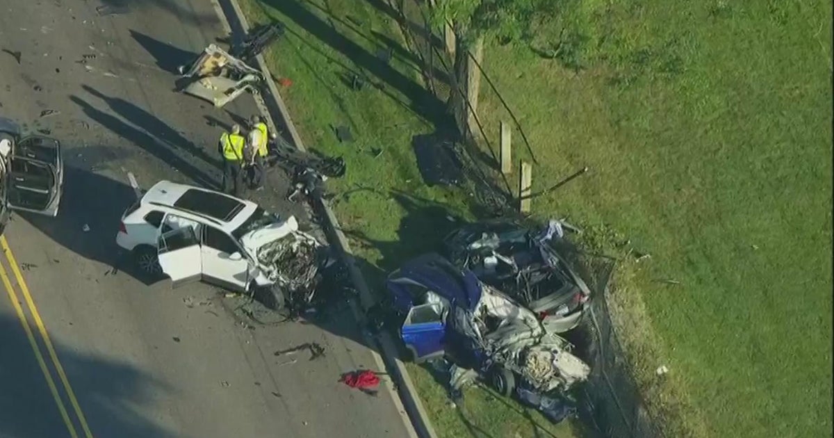 At least six cars involved in crash in Western Springs - CBS Chicago