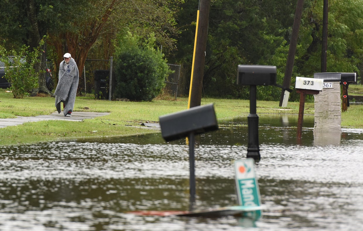 See dramatic photos of Hurricane Ian's widespread damage across Florida - CBS News