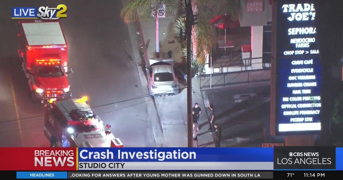Crash closes Laurel Canyon Boulevard - CBS Los Angeles