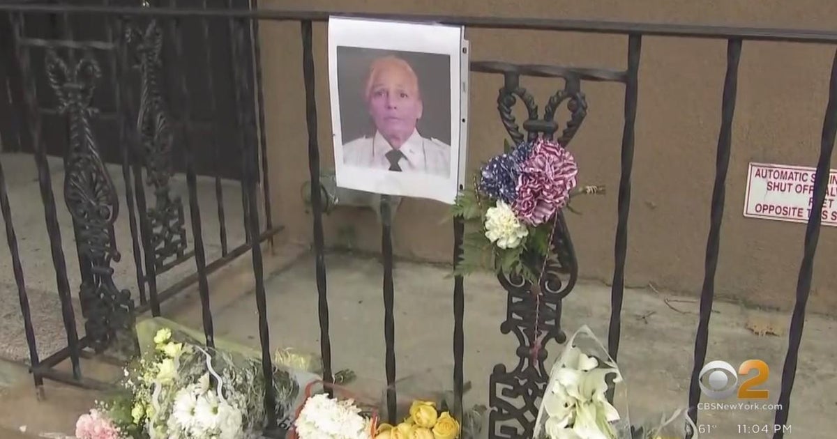 Community honors slain FDNY EMS Lt. Alison Russo - CBS New York