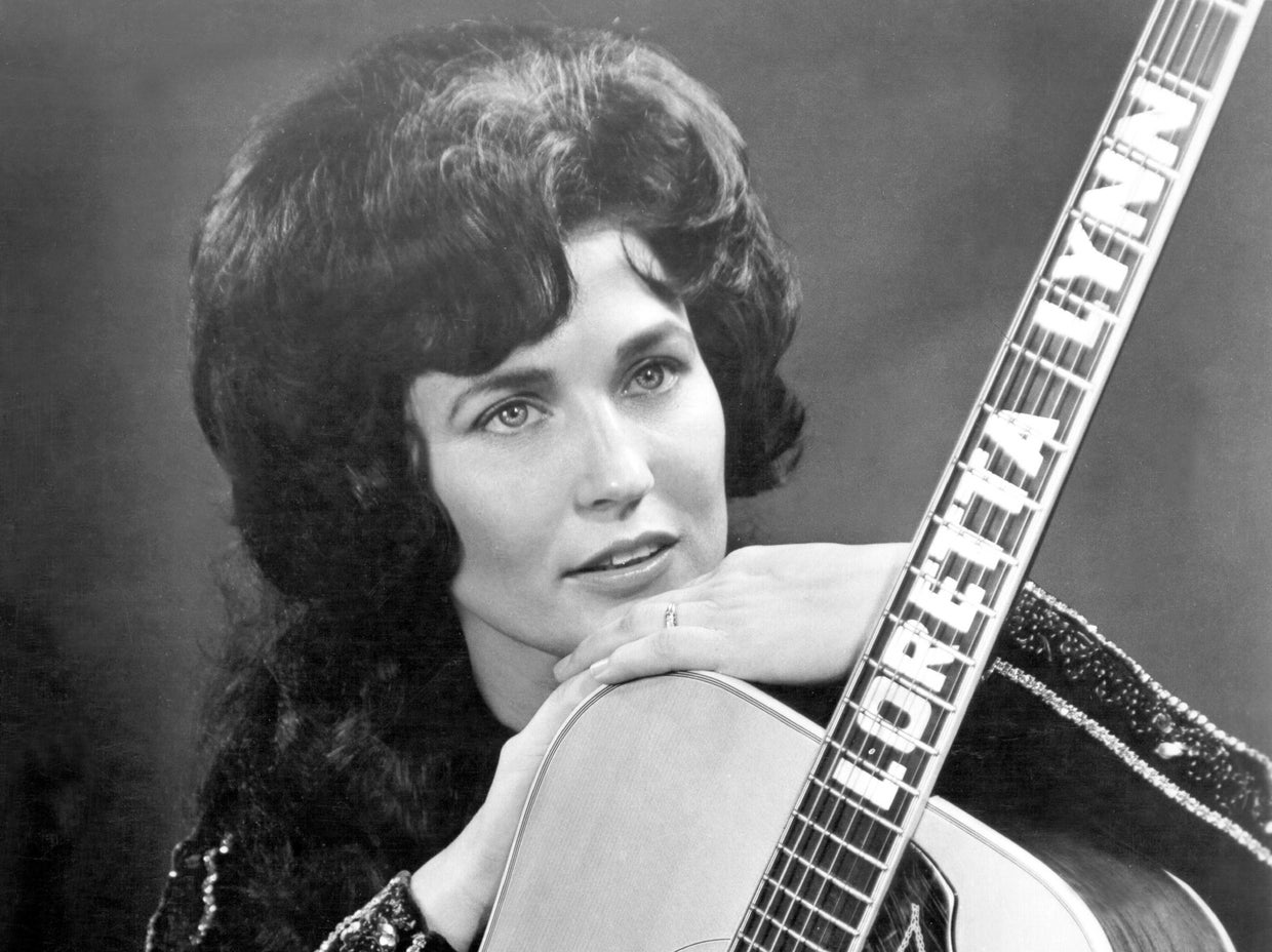 Loretta Lynn, country music queen, dies at age 90 - CBS News
