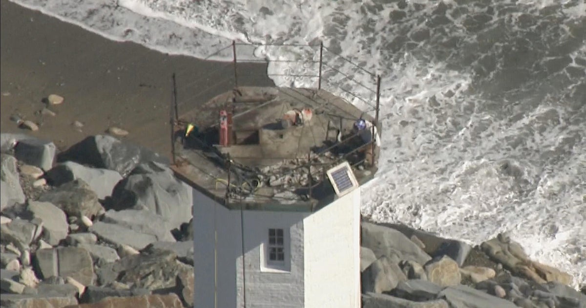 Lantern Room at top of Scituate Lighthouse removed - CBS Boston