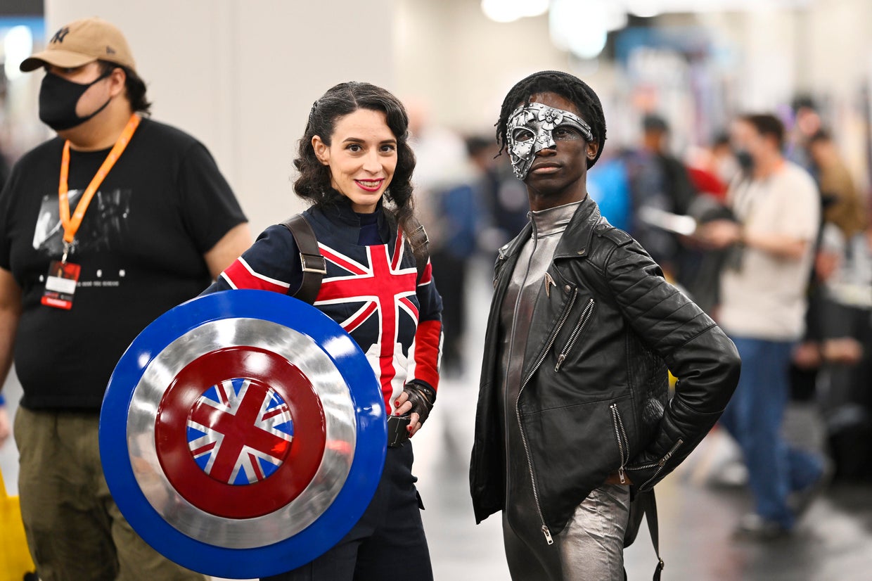 Cosplayers show off intricate costumes at New York Comic Con