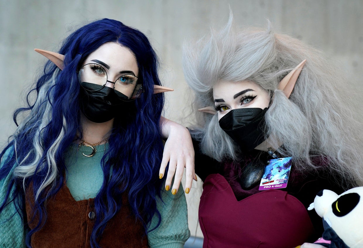 Cosplayers show off intricate costumes at New York Comic Con