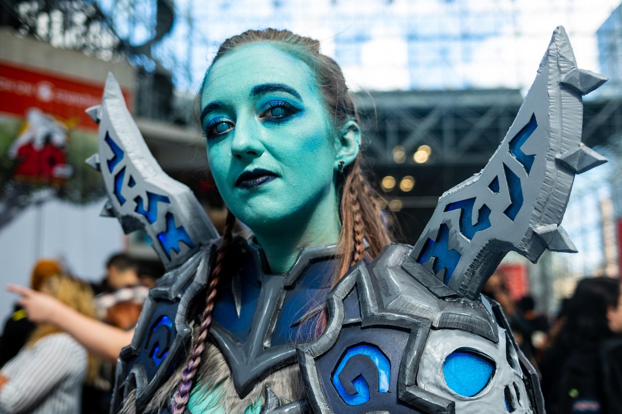 Cosplayers show off intricate costumes at New York Comic Con