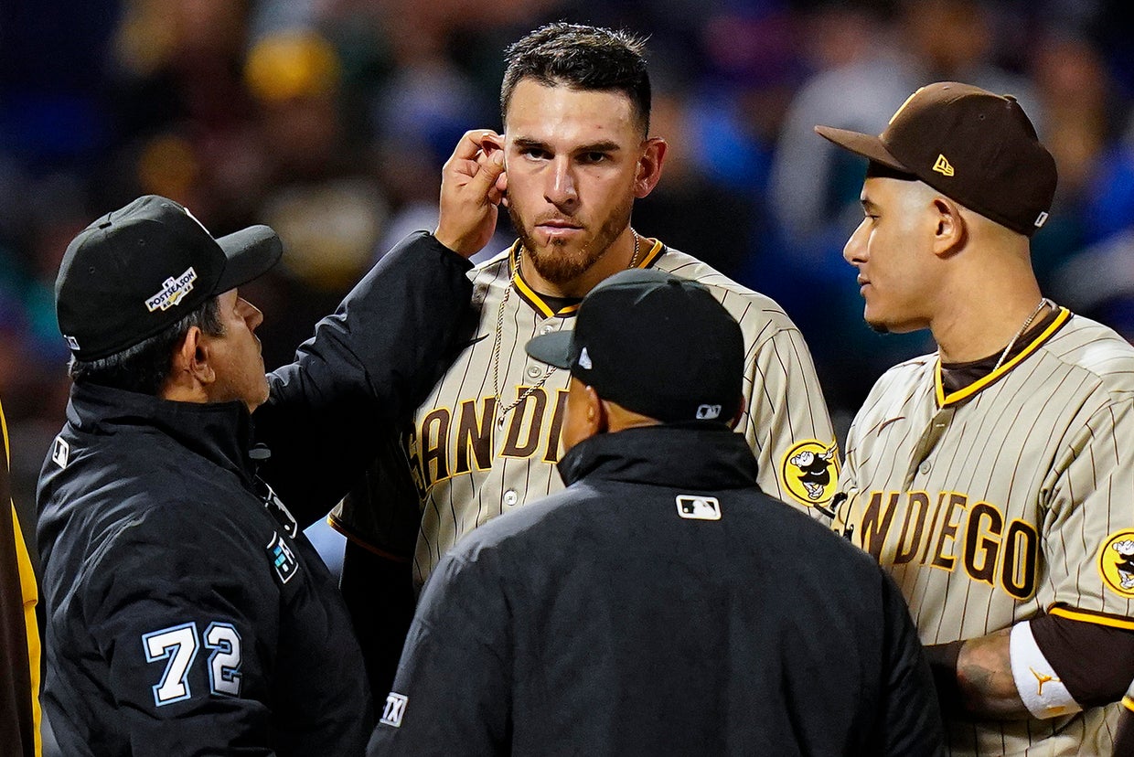 Mets asking umpire to check pitcher's ear for foreign substances stirs ...