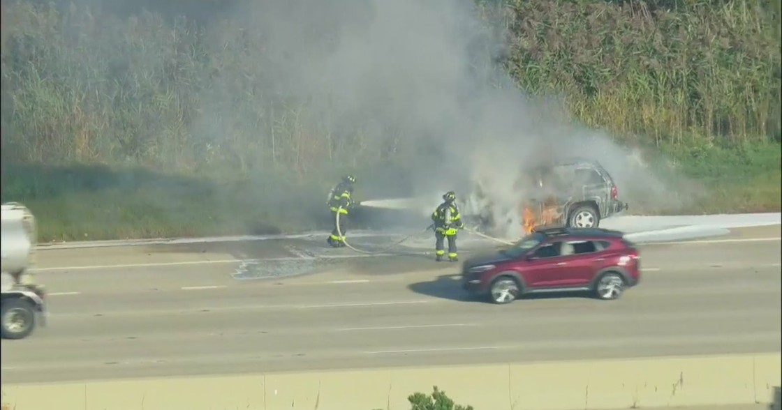 Car fire snags busy Route 53 in Elk Grove Village - CBS Chicago