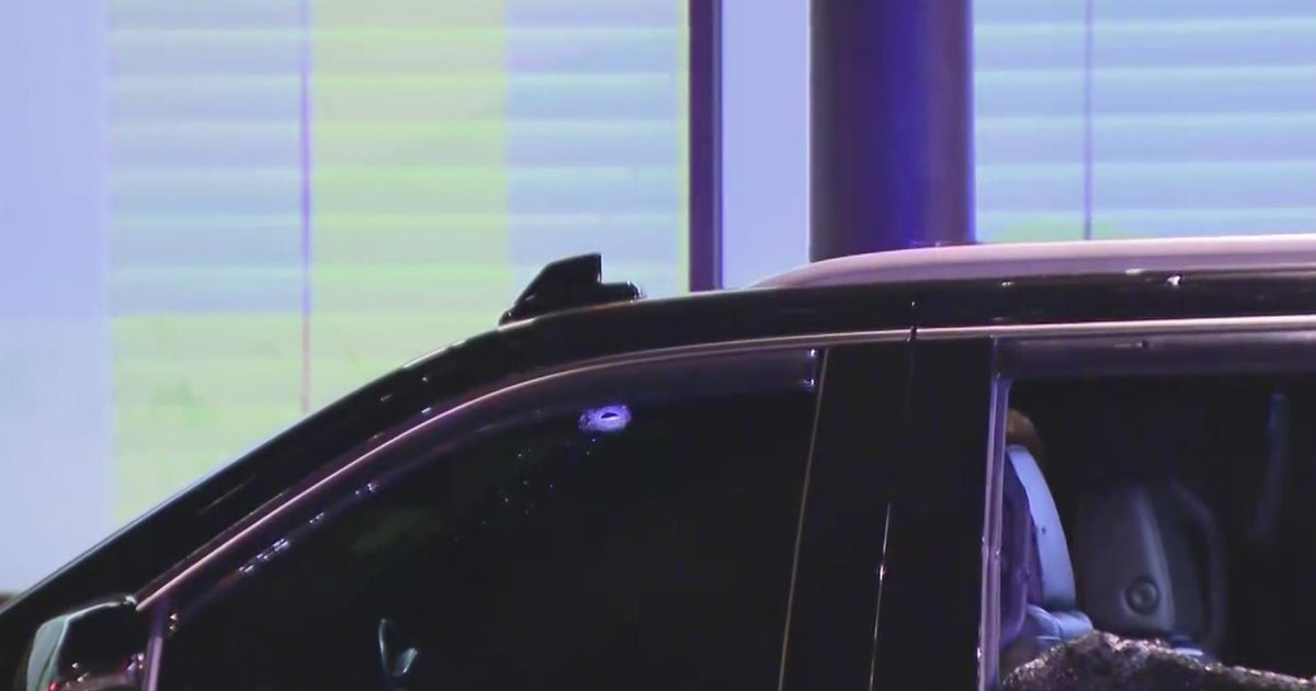 3 people shot on Ohio feeder ramp on Kennedy Expressway - CBS Chicago