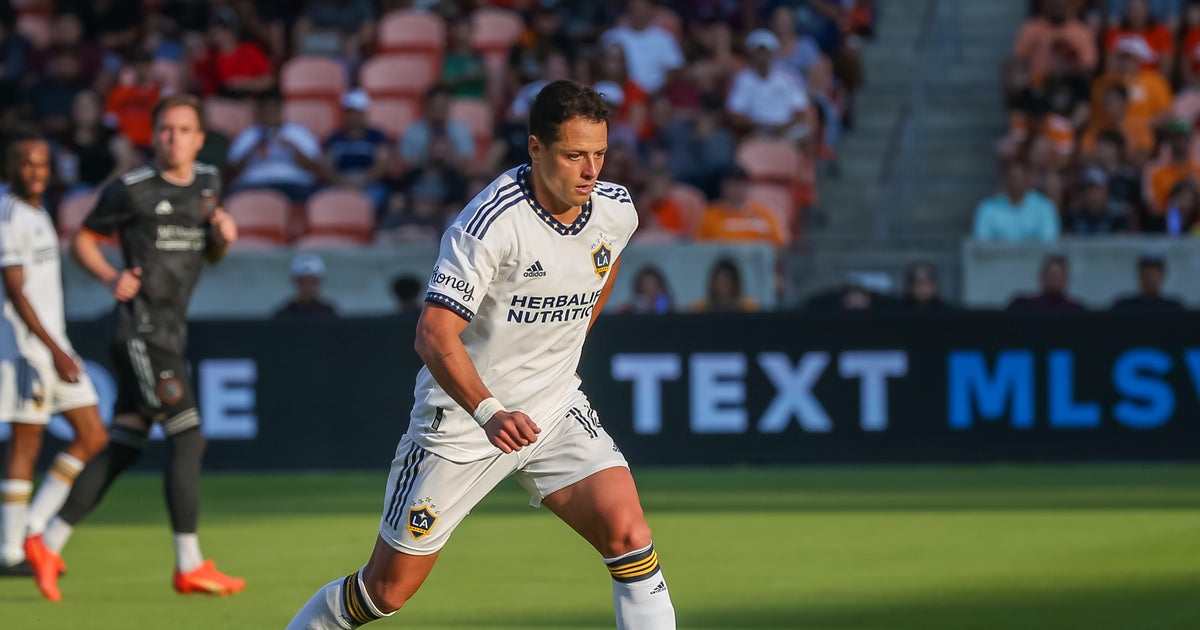 Chicharito nets key goal for Galaxy in 3-1 win over Dynamo - CBS Los ...