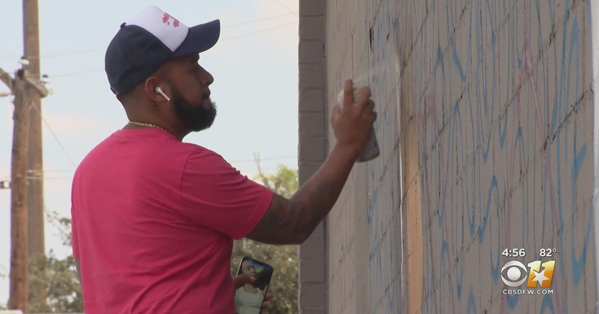 Meet the Fort Worth muralist using his hometown as a canvas - CBS Texas