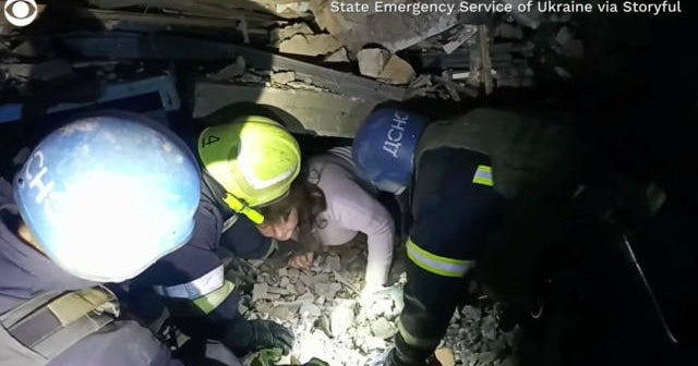Family of 3 rescued from rubble in southeast Ukraine - CBS News