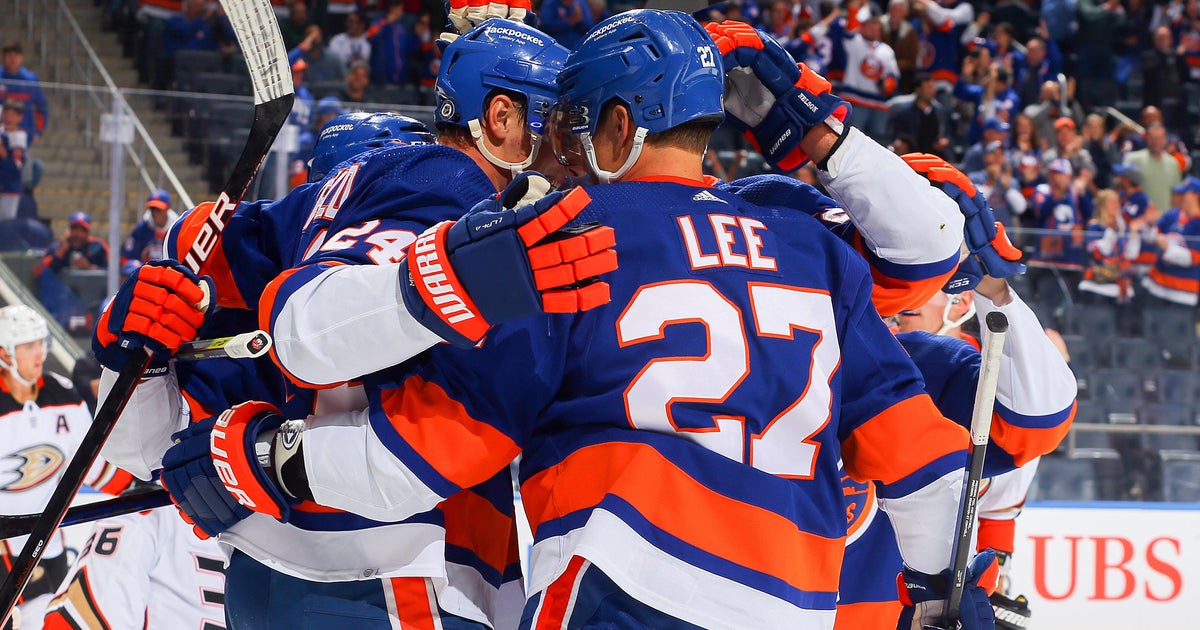 Islanders' defensemen score 5 goals in rout of Ducks - CBS New York