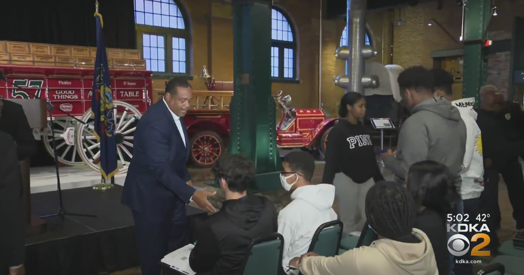 15-week program to teach Pittsburgh students leadership - CBS Pittsburgh