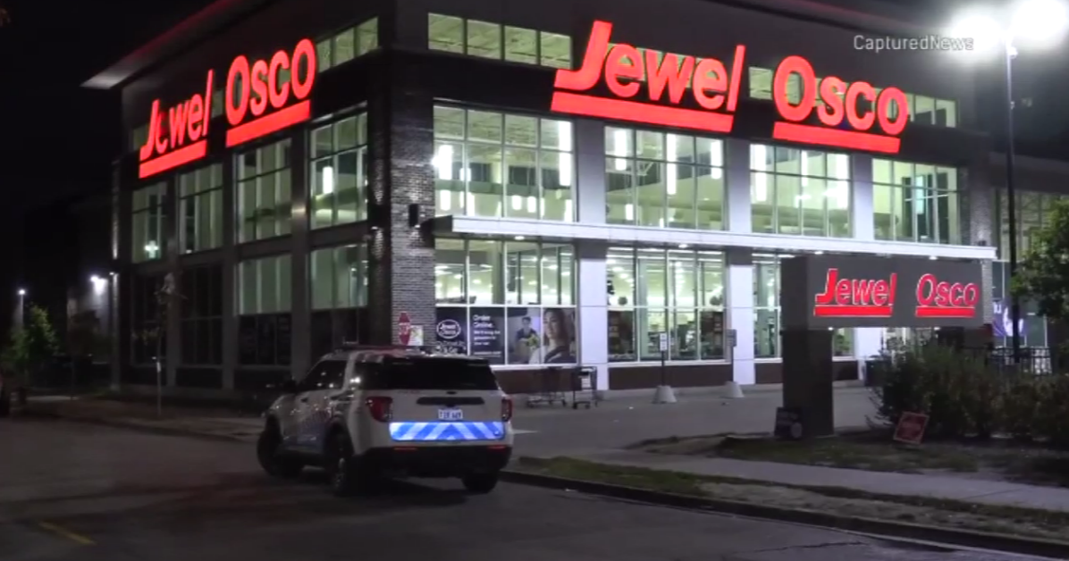 Shoplifters threaten Jewel manager with gun in West Woodlawn - CBS Chicago