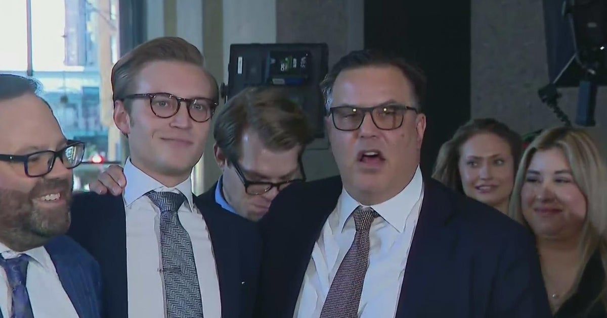 Derrel McDavid, former business manager for R. Kelly, wants feds to pay ...