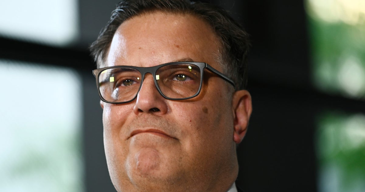 R. Kelly's former business manager wants feds to pay his legal bill ...