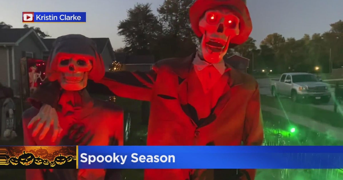 Halloween display takes spookiness to the max in Burns Harbor, Indiana ...